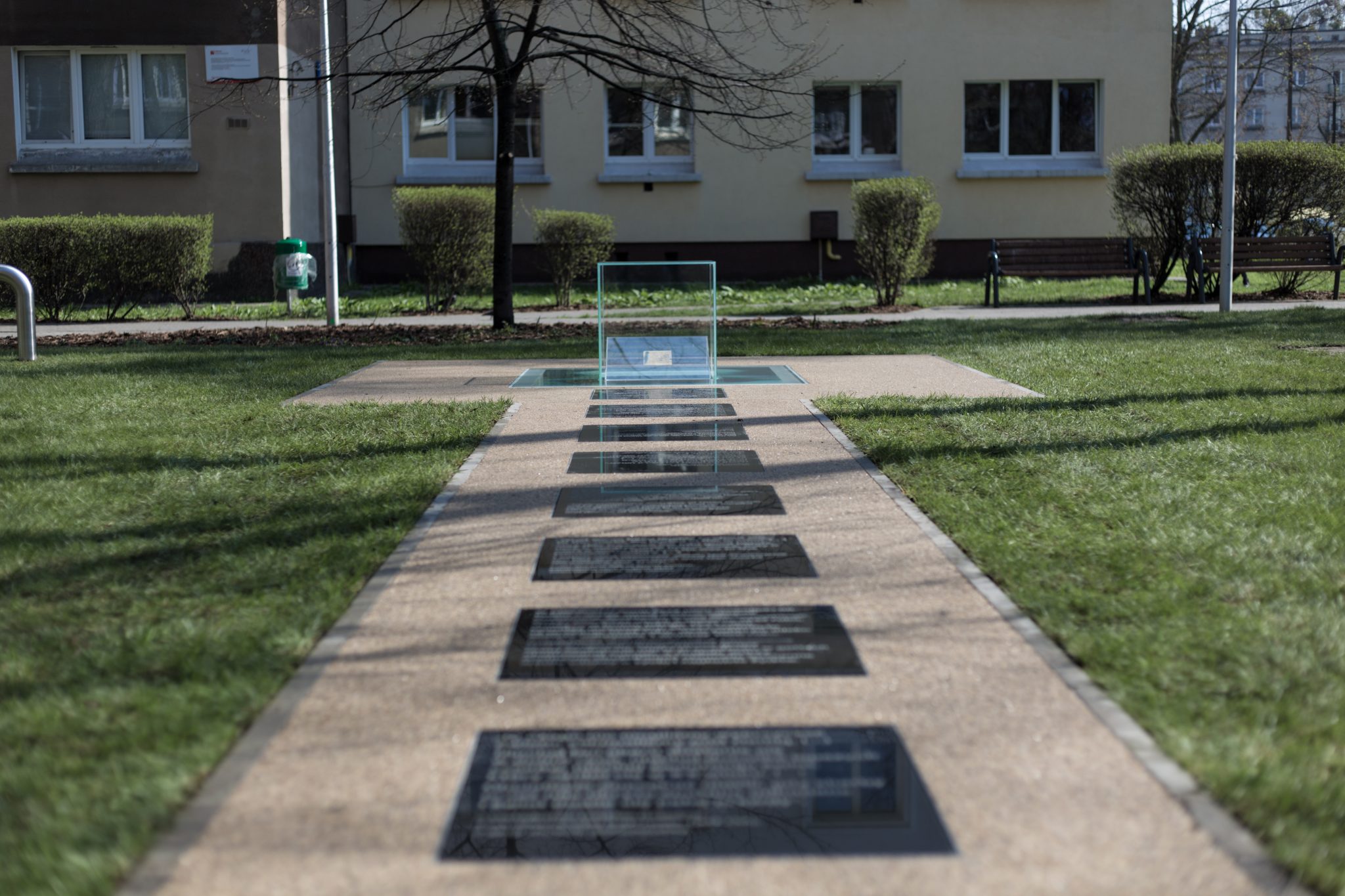 Warsaw glass monument - Archa